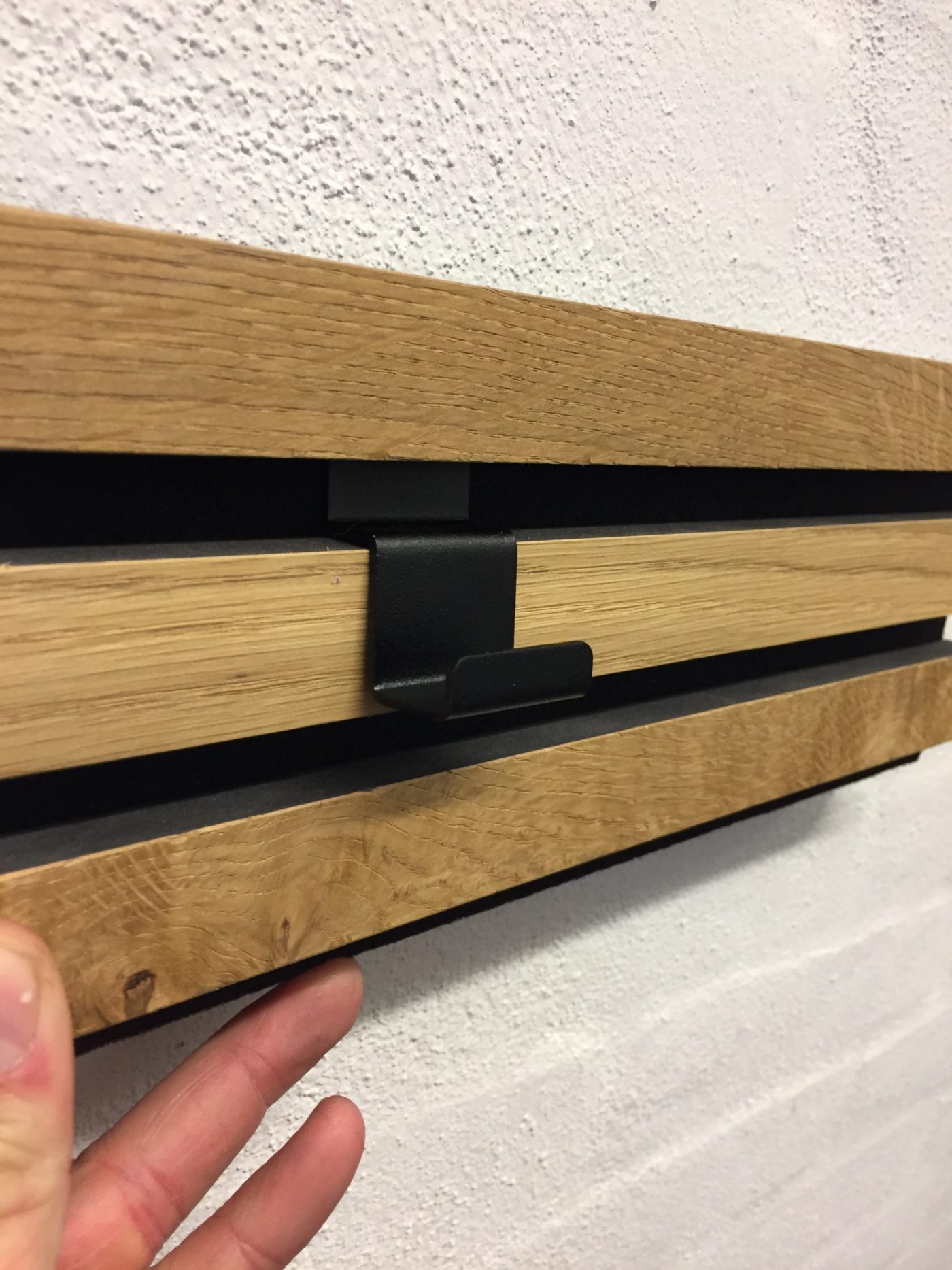 Knag til vandret akustikpanel, sort » Køb online hos Wallshop.dk